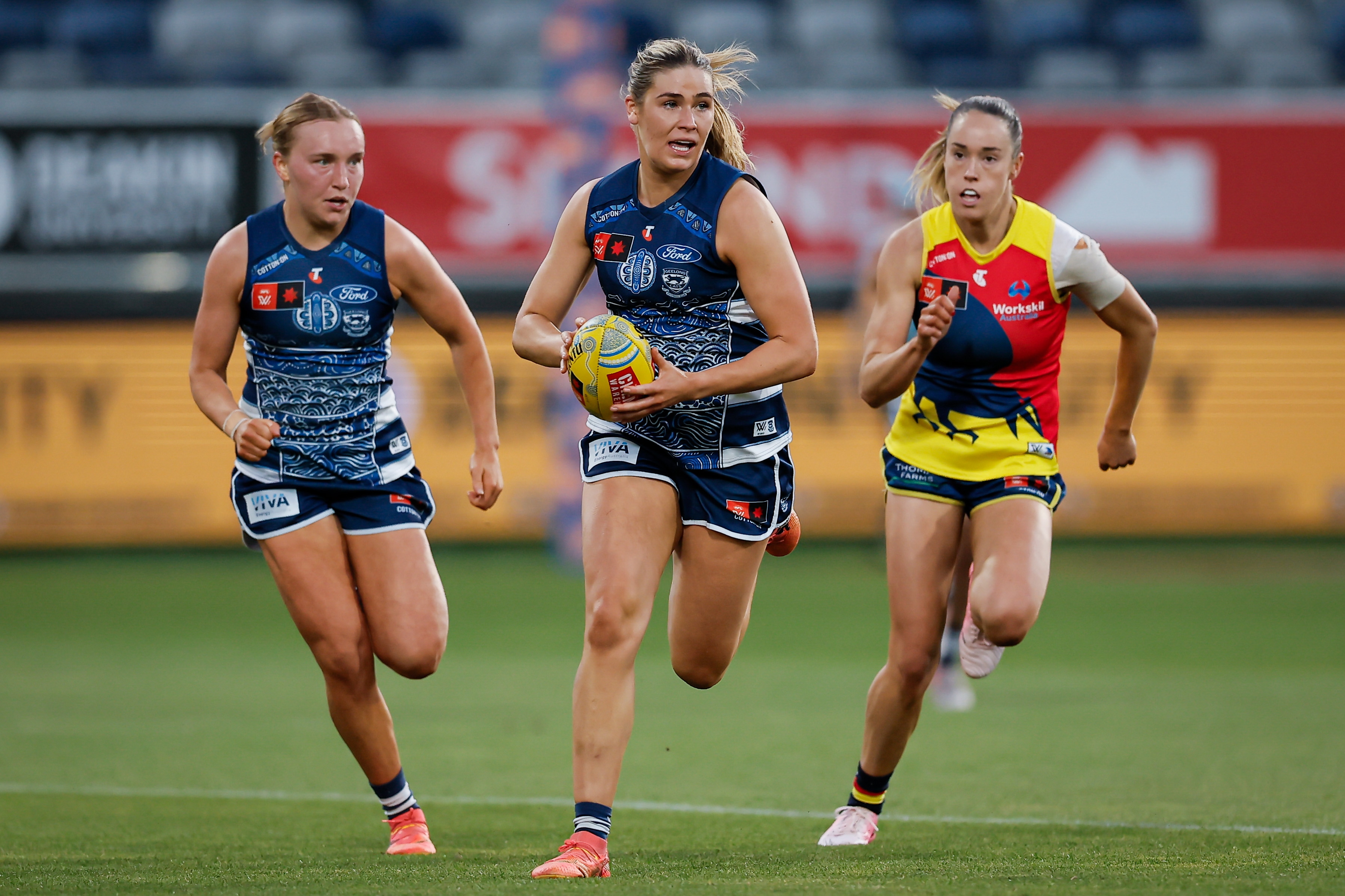 Becky Webster | Tom, Lingy & Loggy - K rock Interview