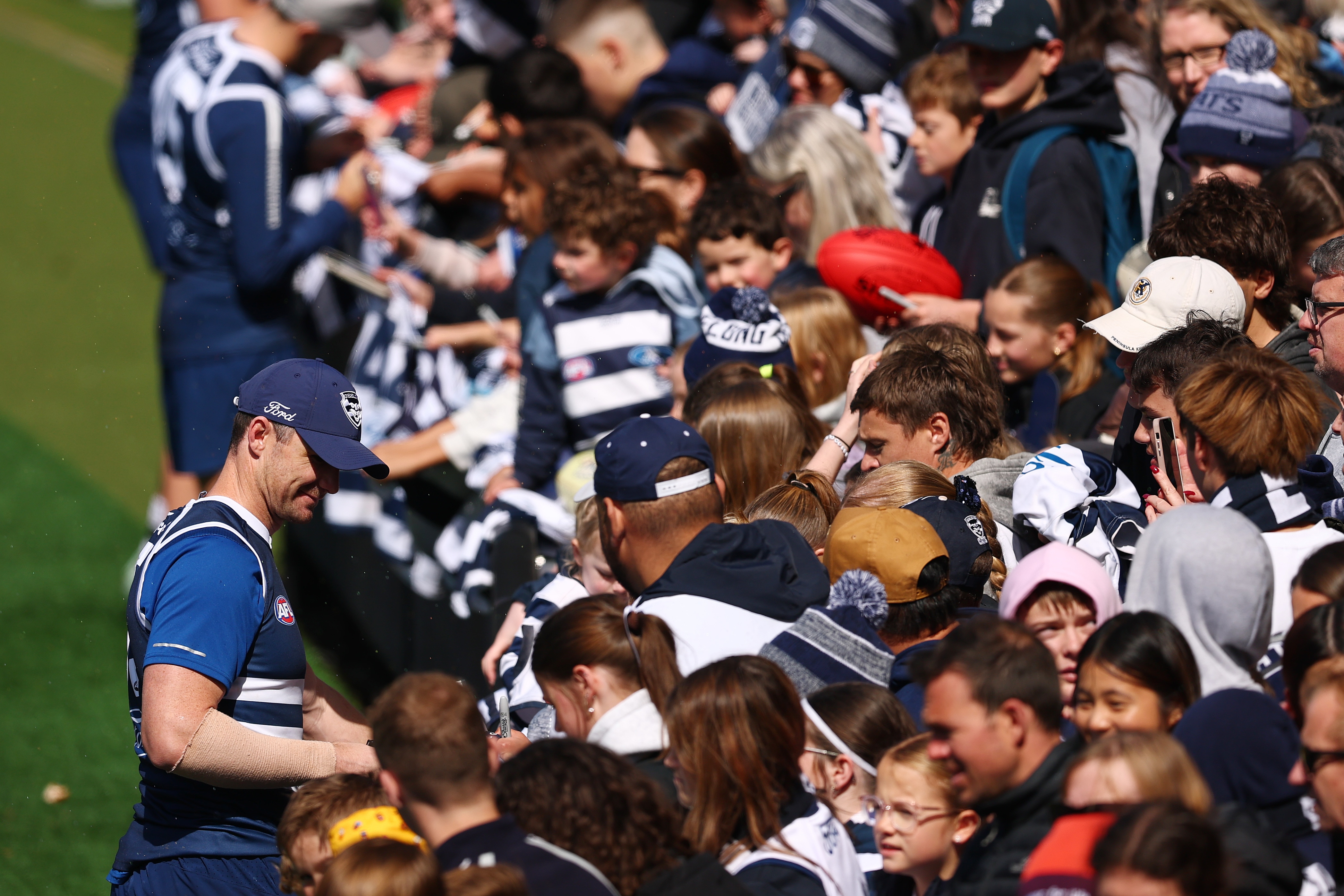 Catch finals fever with V/Line’s special AFL services