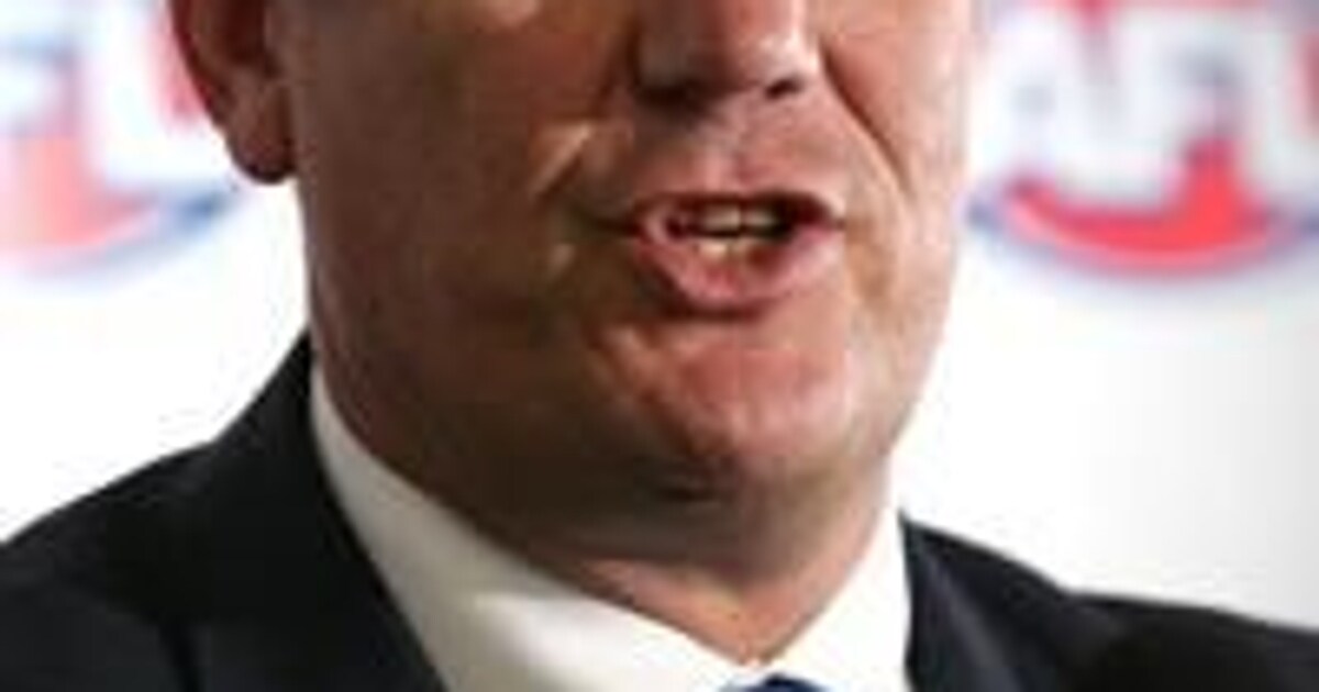 Who will replace Mark Evans?