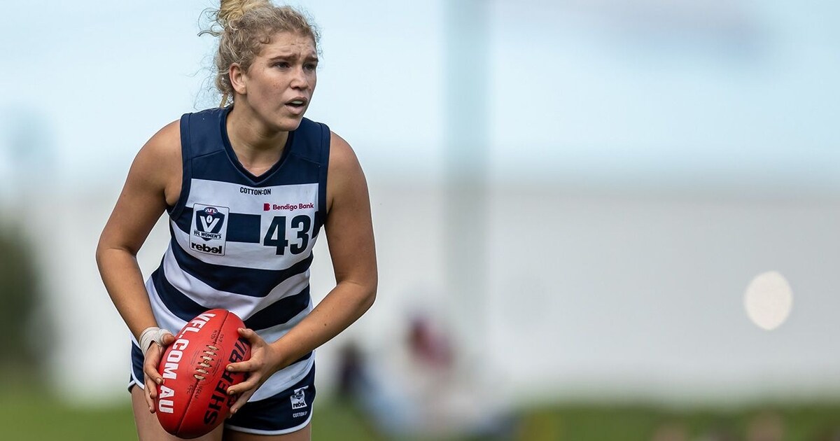 VFLW Cat Analea McKee signs with Lions